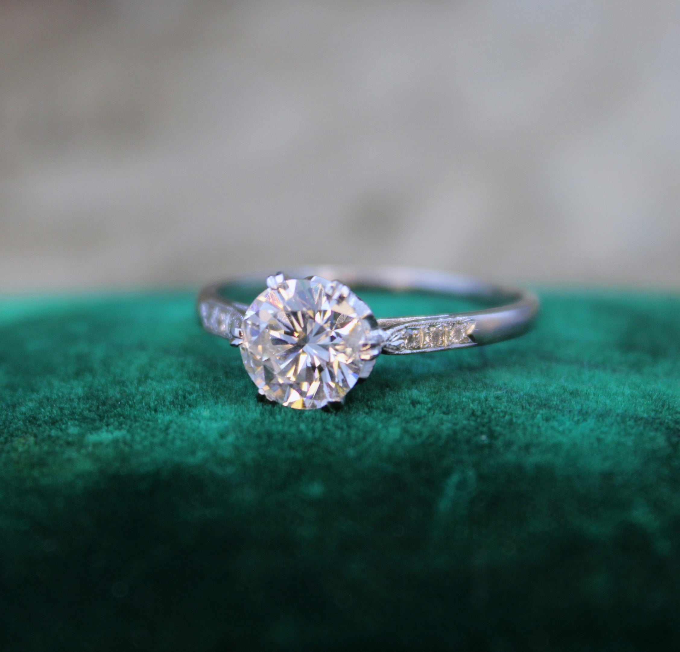 A 1.03ct Vintage Diamond Solitaire Engagement Ring, set in Platinum ...